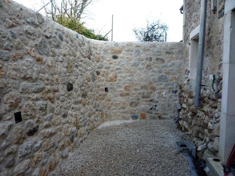 -Murs en pierres